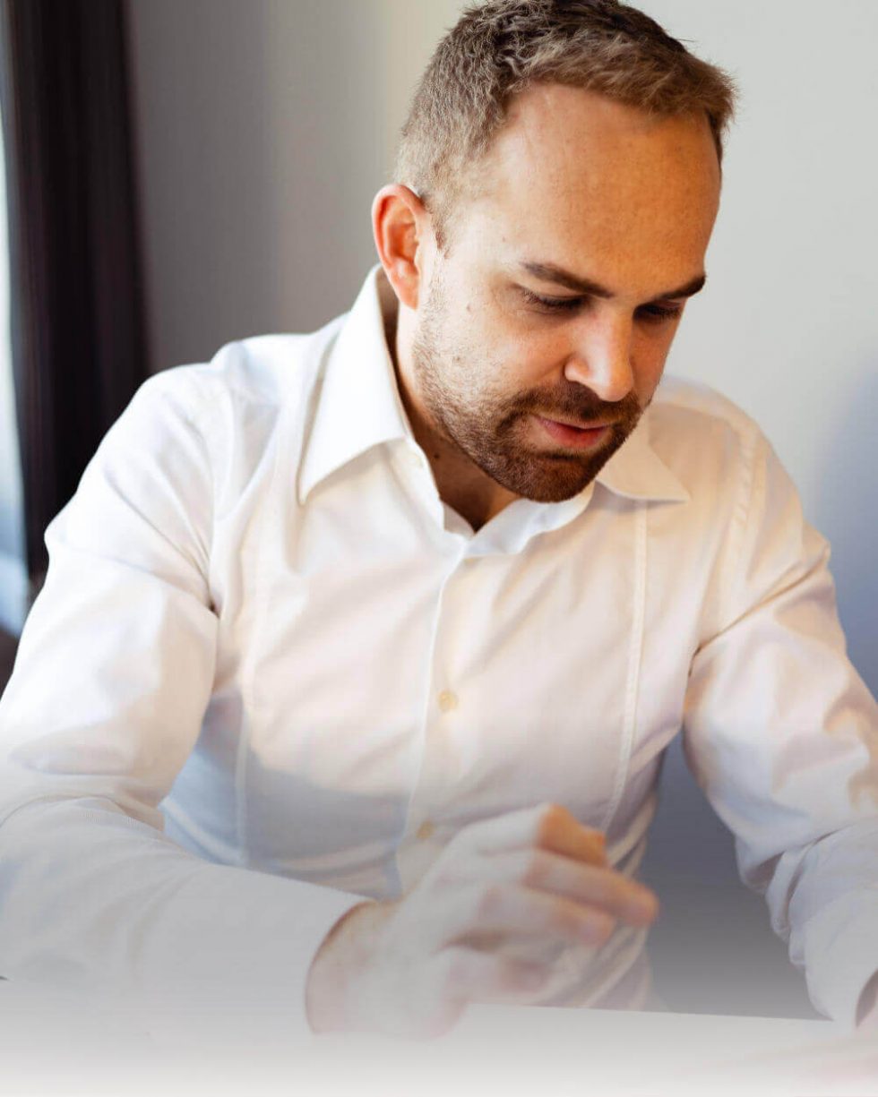 Dr. med. dent. Nicolas David Haßfurther - Dr. Haßfurther